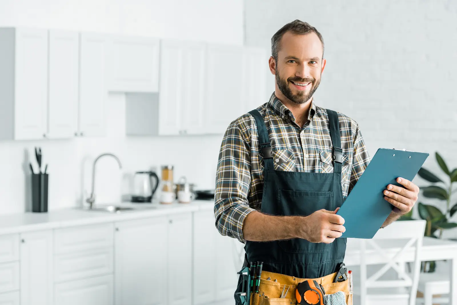 DIY vs. Vendor Maintenance in Houston: A Cost Comparison for Landlords